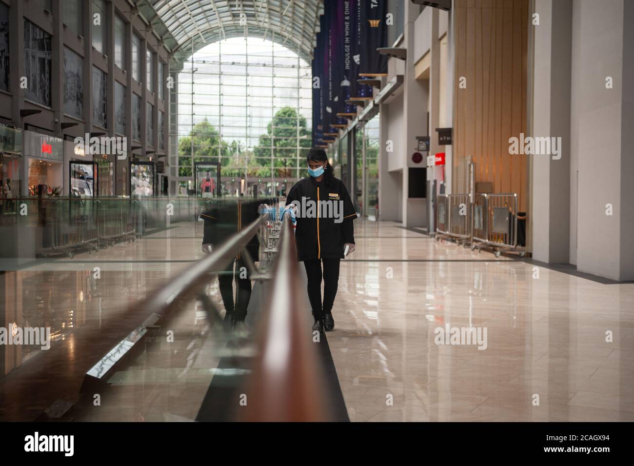 Shopping mall cleaning hi-res stock photography and images - Alamy