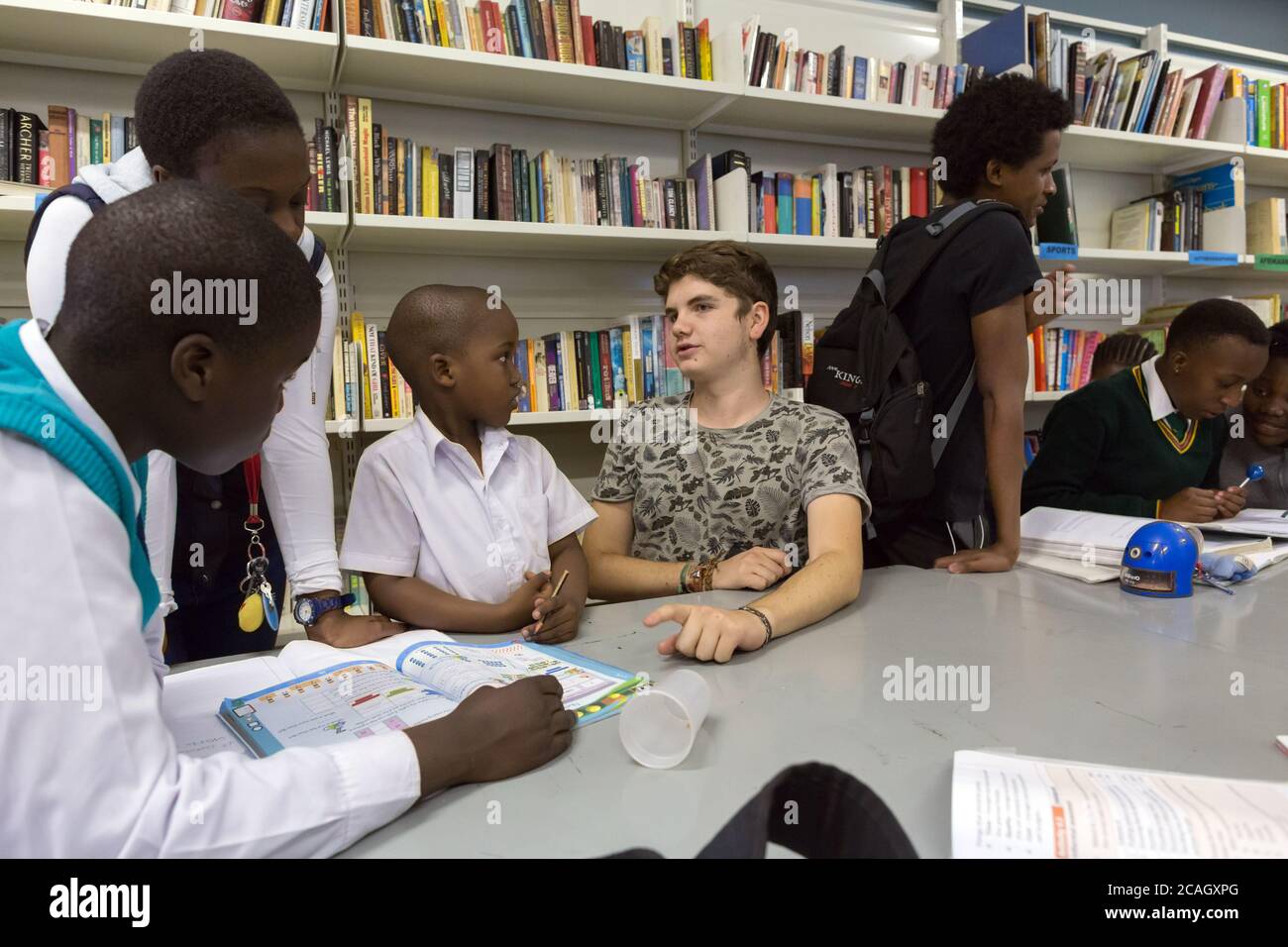 Tutoring black children hi-res stock photography and images - Alamy