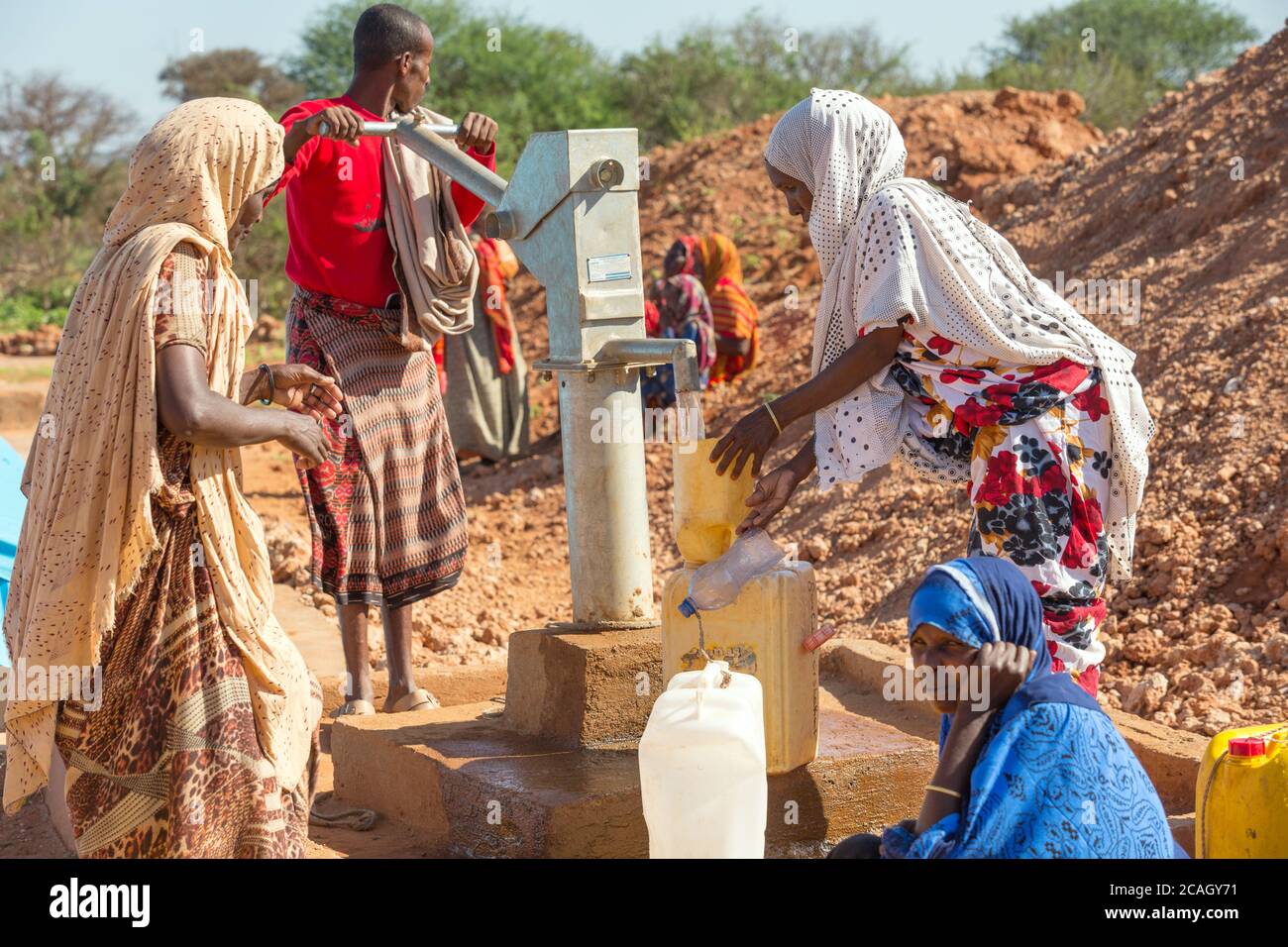 13.11.2019, Gabradahidan, Somali Region, Ethiopia - Women filling a yellow water canister at a ...