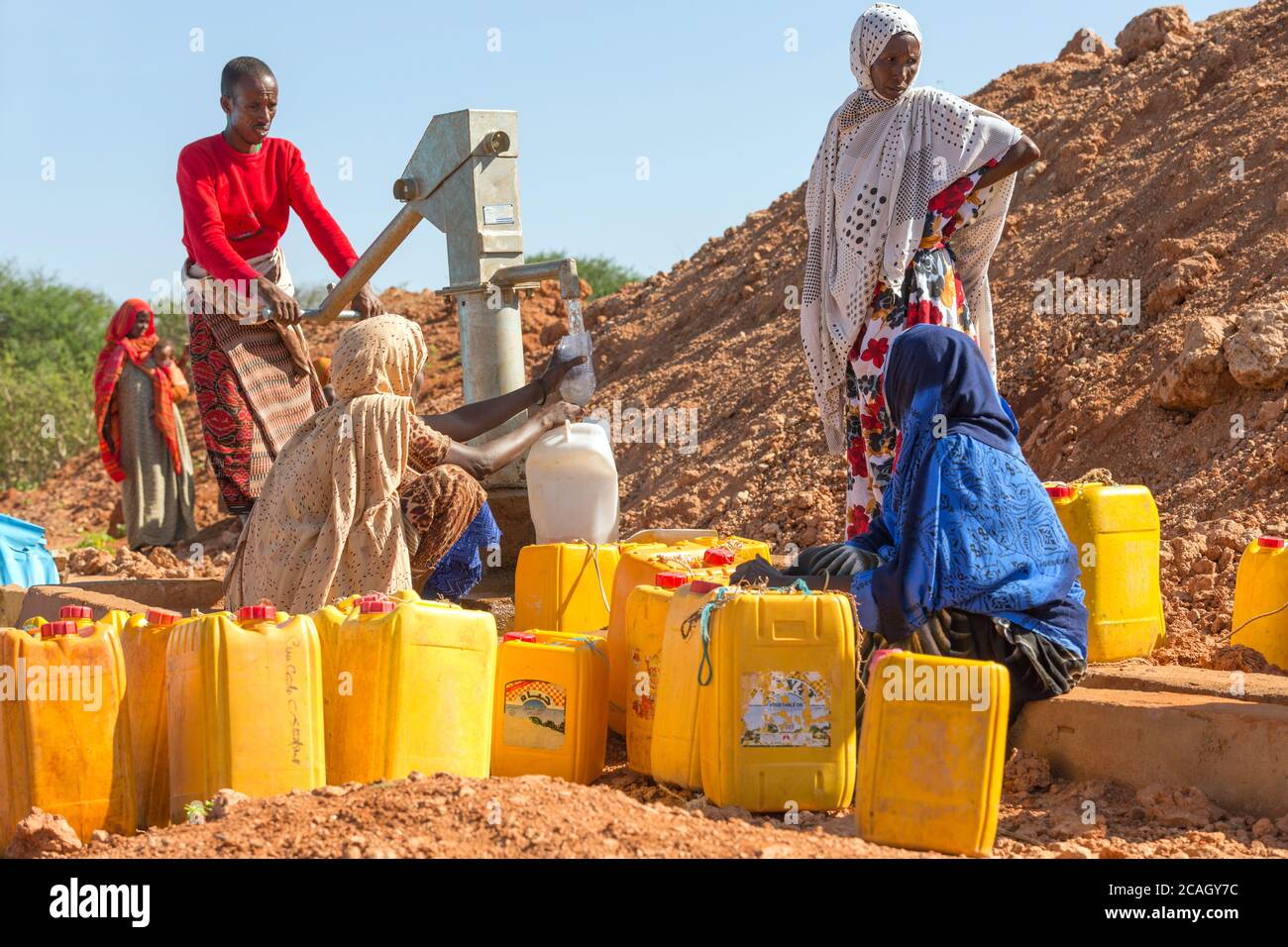 13.11.2019, Gabradahidan, Somali Region, Ethiopia - Women filling yellow water canisters at a ...