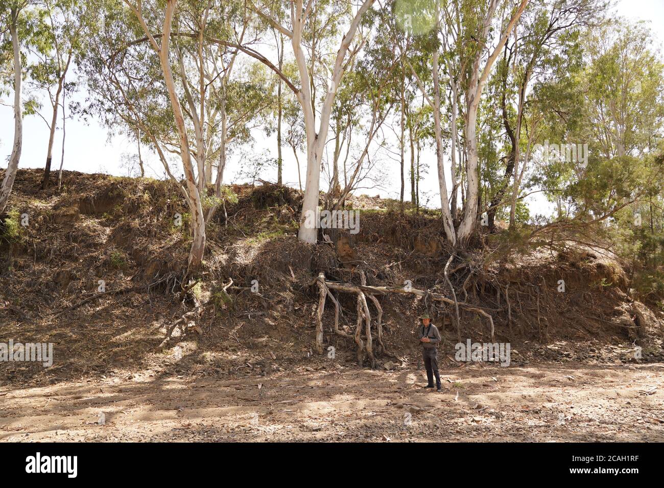 Gemstone fossicking the dry riverbed of Retreat Creek Sapphire ...