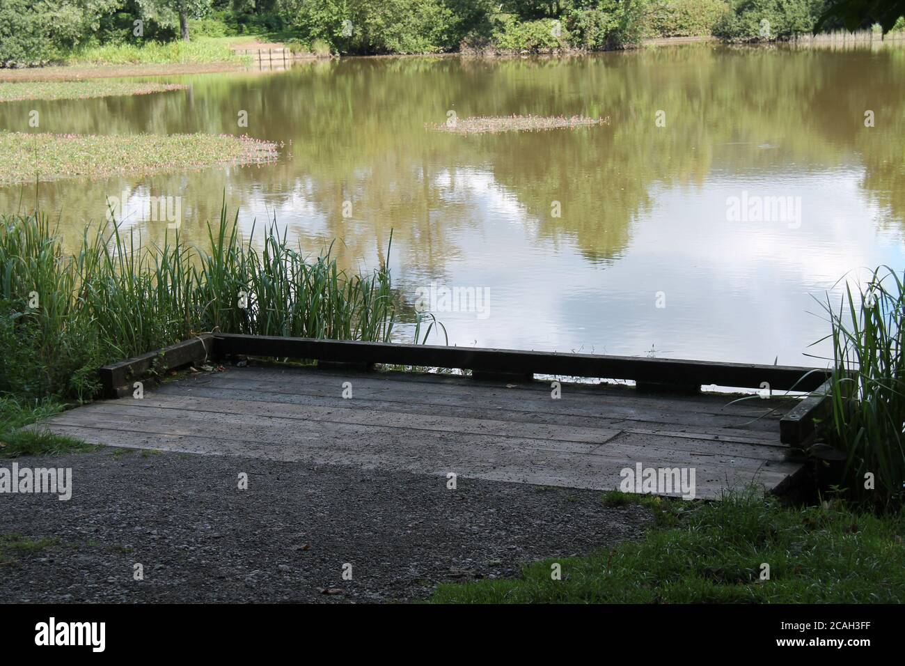Wooden fishing platform hi-res stock photography and images - Alamy