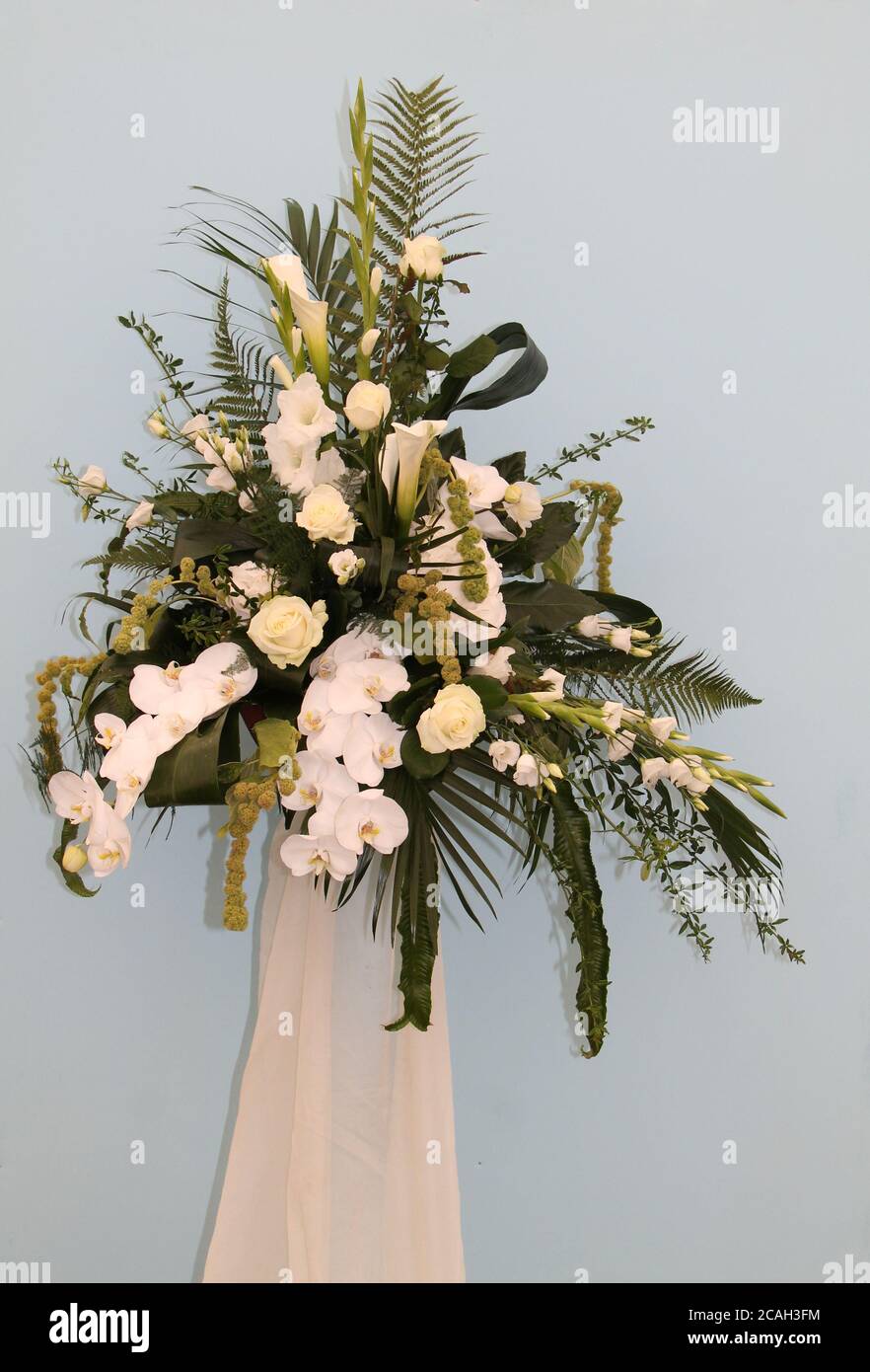 Formal flower arrangement hi-res stock photography and images - Alamy