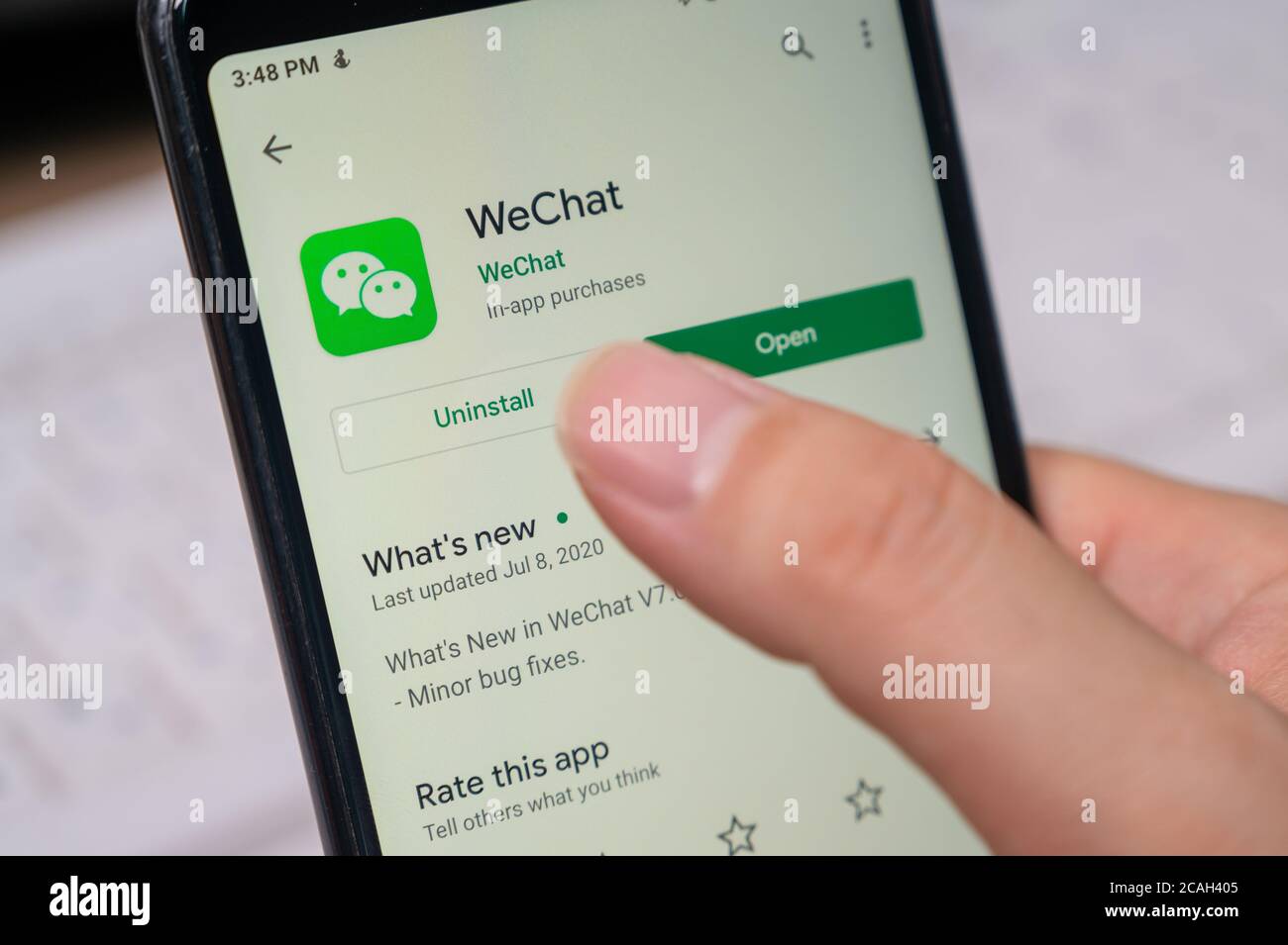 Wechat logo hi-res stock photography and images - Alamy