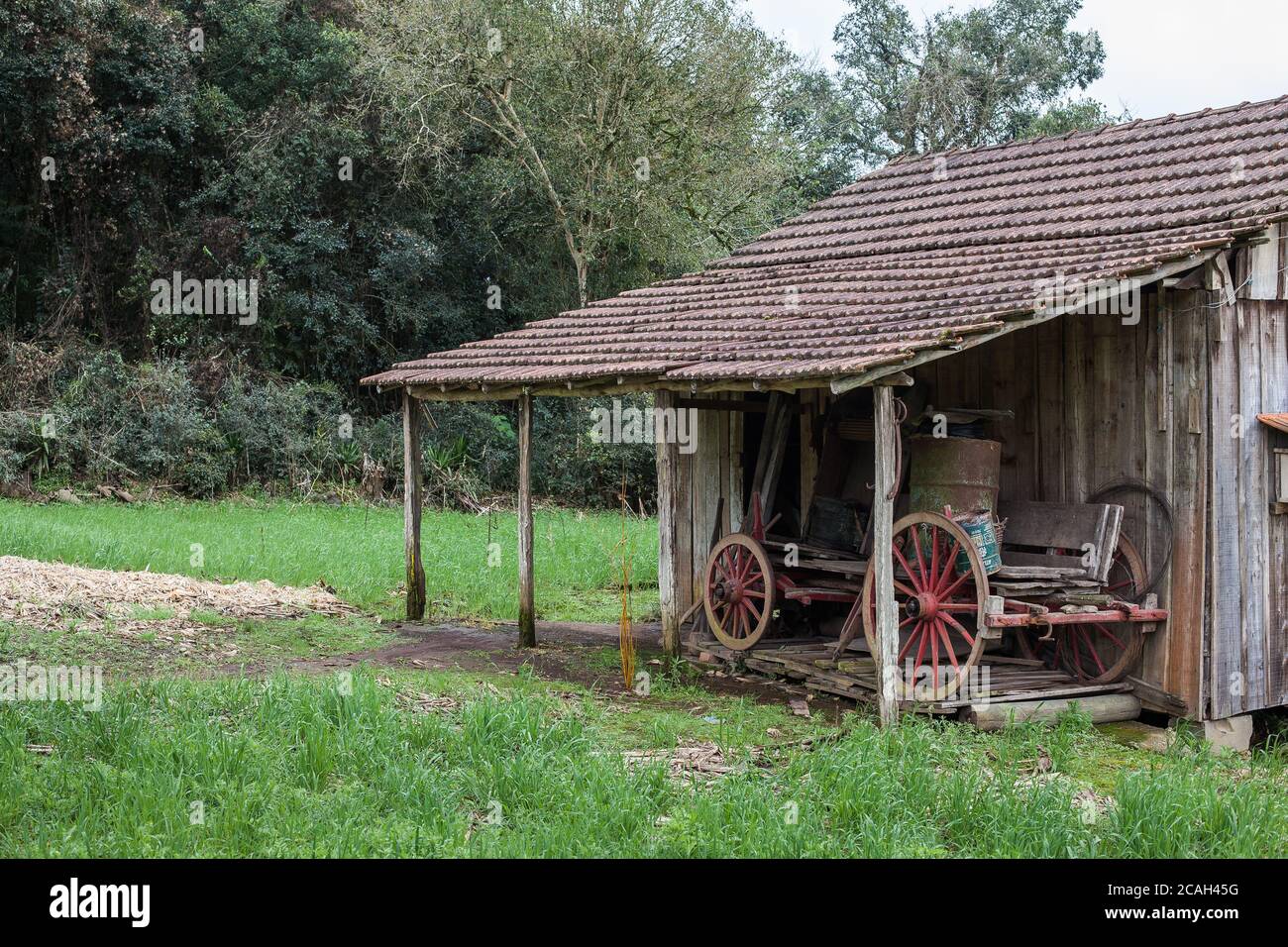 Broken down farm wagon hi-res stock photography and images - Alamy
