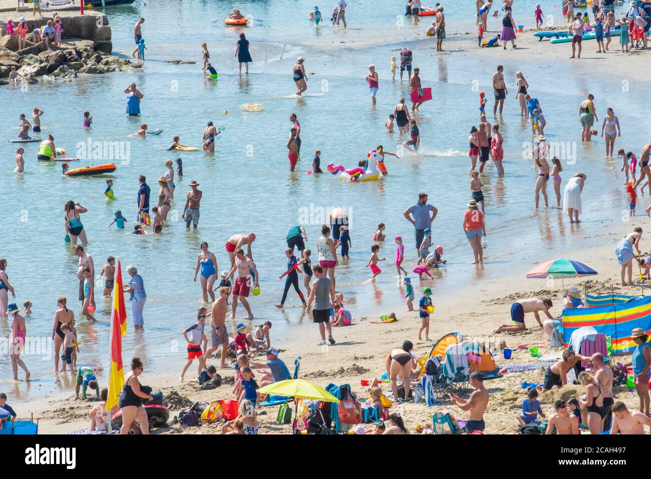 Lyme Regis, Dorset, UK. 7th Aug, 2020. UK Weather: Crowds of ...