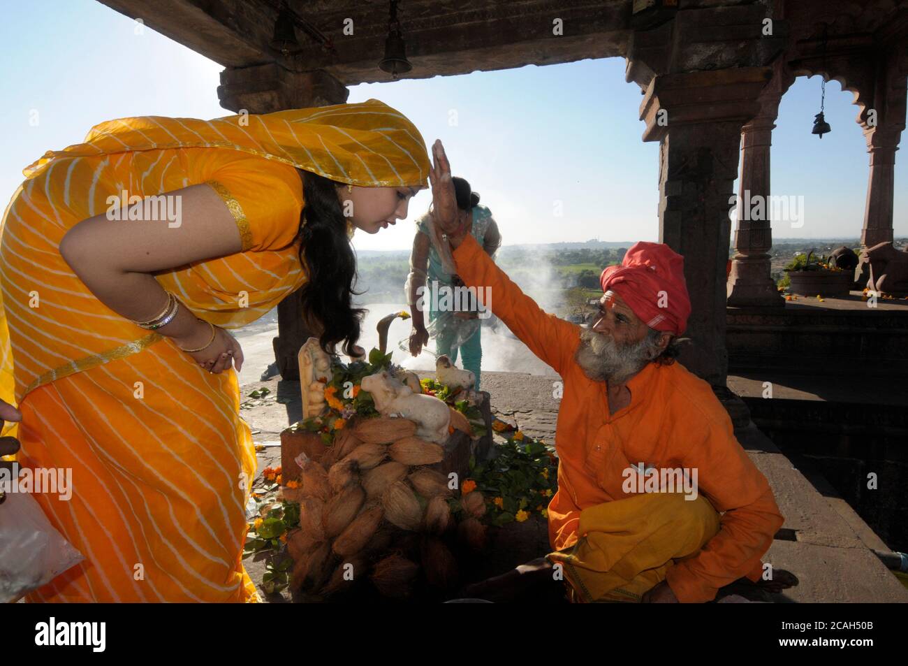 Hindu devotees praying shiva temple hi-res stock photography and images ...