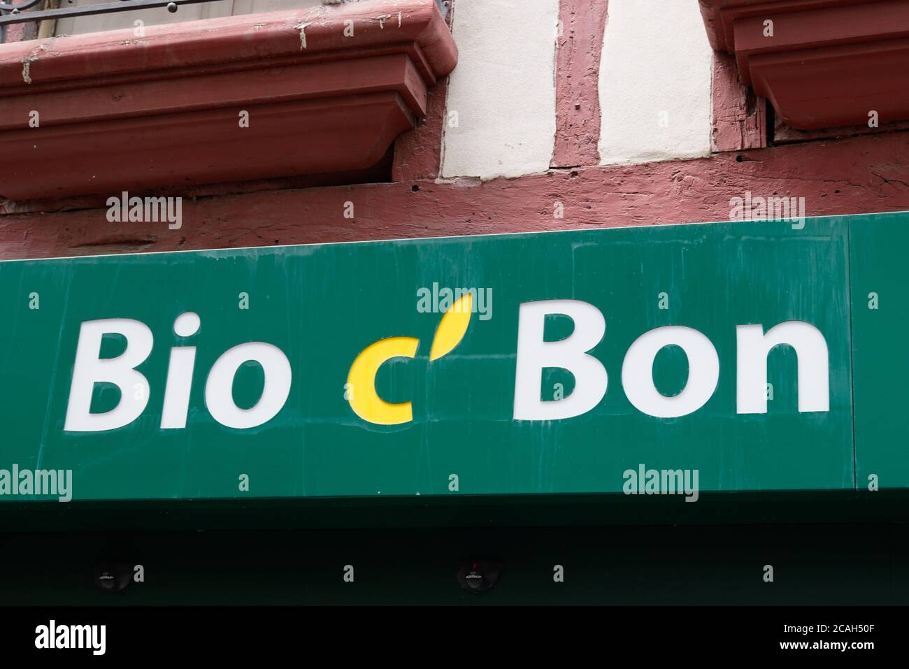 Grocery store sign letter hi-res stock photography and images - Alamy