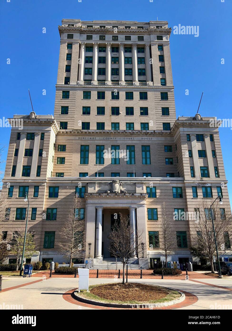 The facade of the courthouse hi-res stock photography and images - Alamy