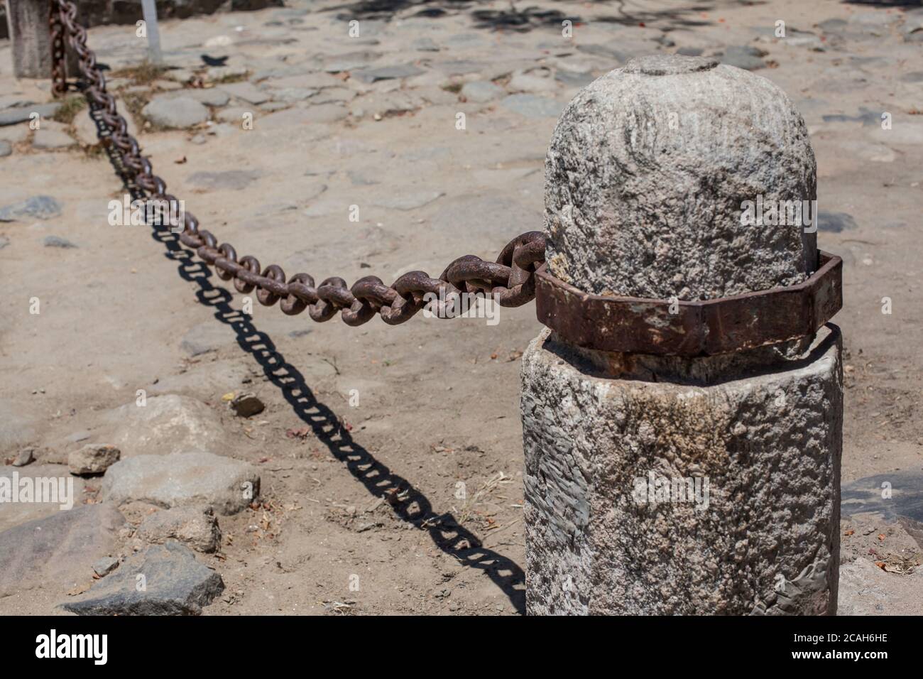 Chain and concrete pillar at Paraty - RJ Stock Photo - Alamy