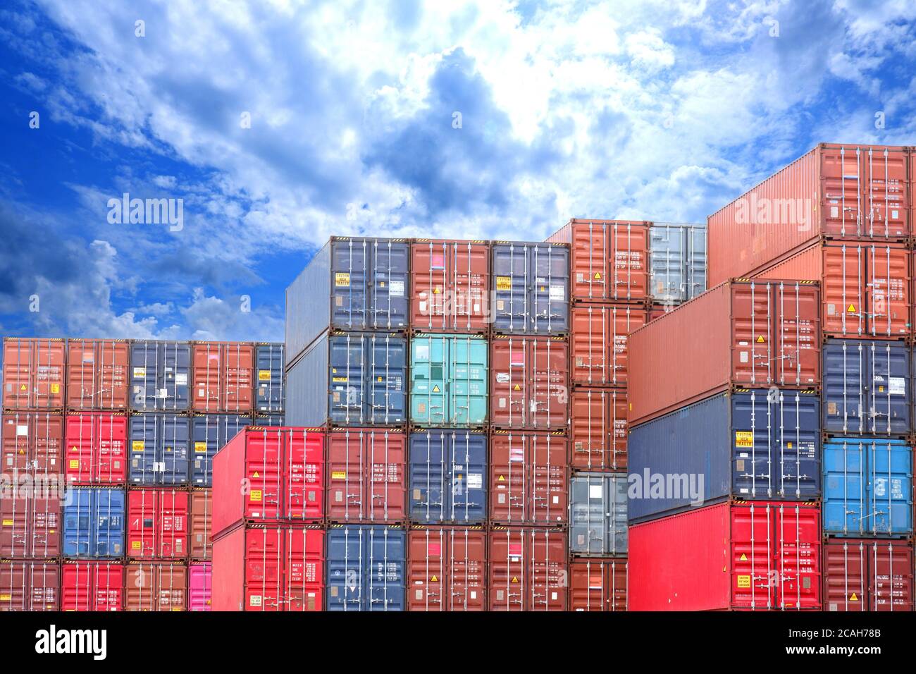 Loading beams hi-res stock photography and images - Alamy