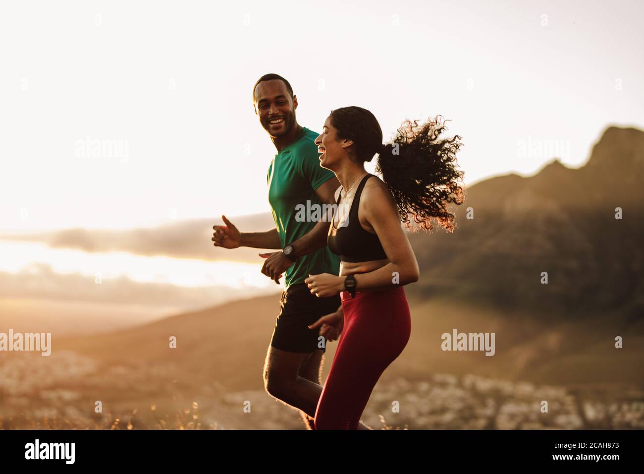 Side view of man and woman running people hi-res stock photography and ...