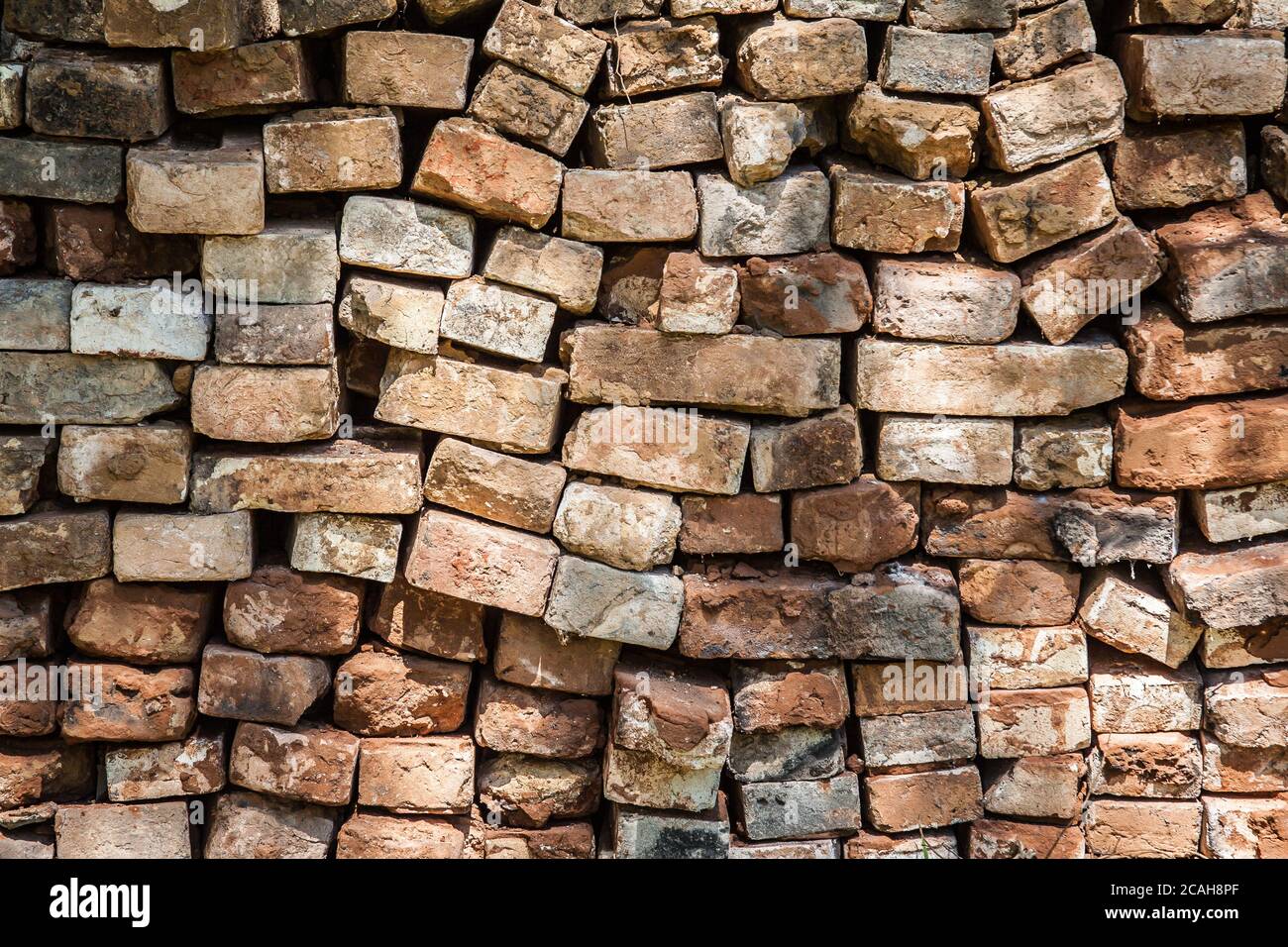 Background of mud brick - vintage and used bricks Stock Photo - Alamy