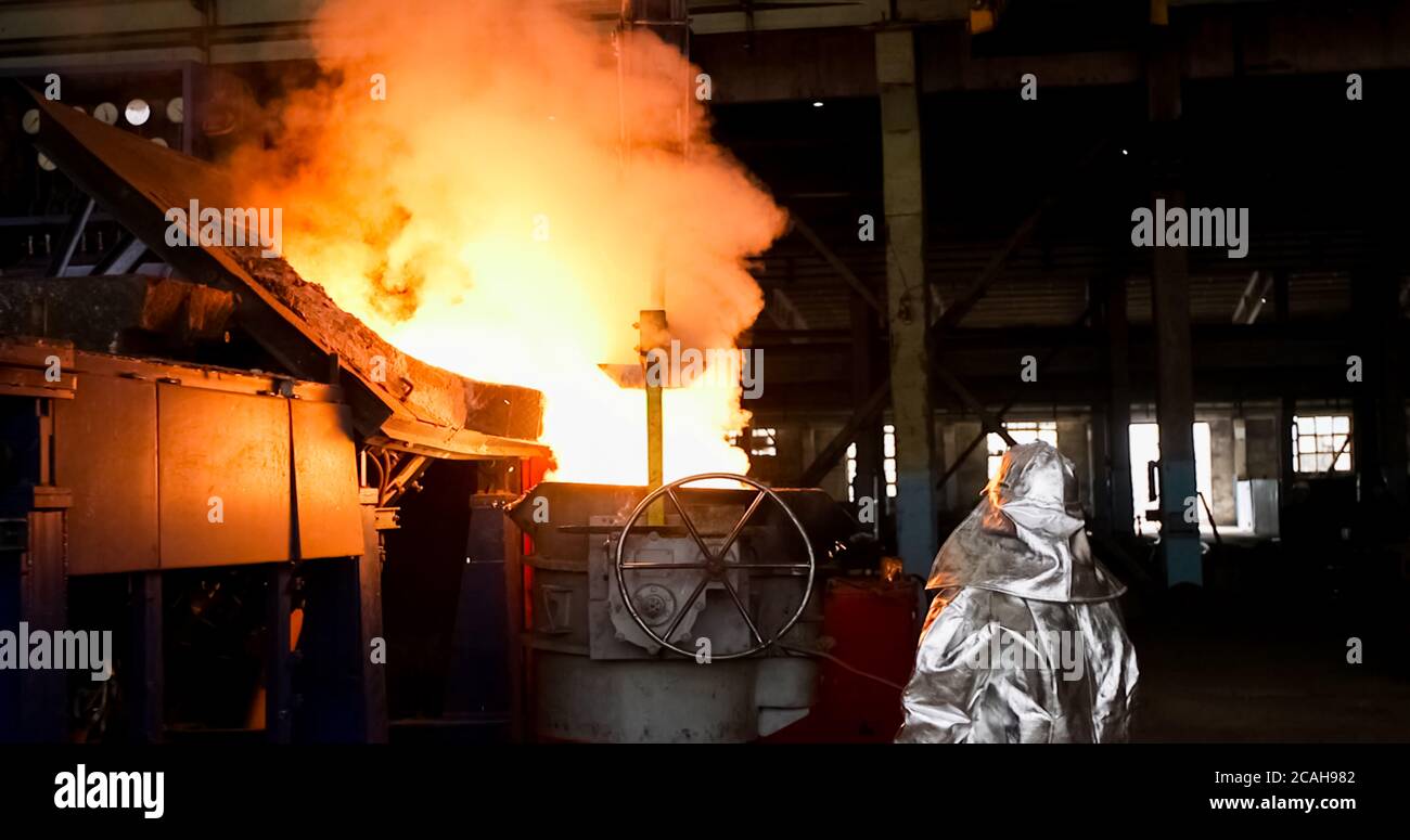 Aluminium casting pouring hi-res stock photography and images - Alamy