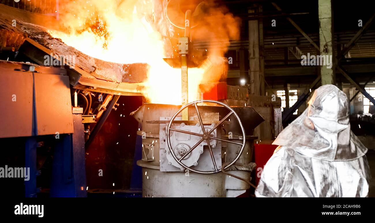 Aluminium casting pouring hi-res stock photography and images - Alamy