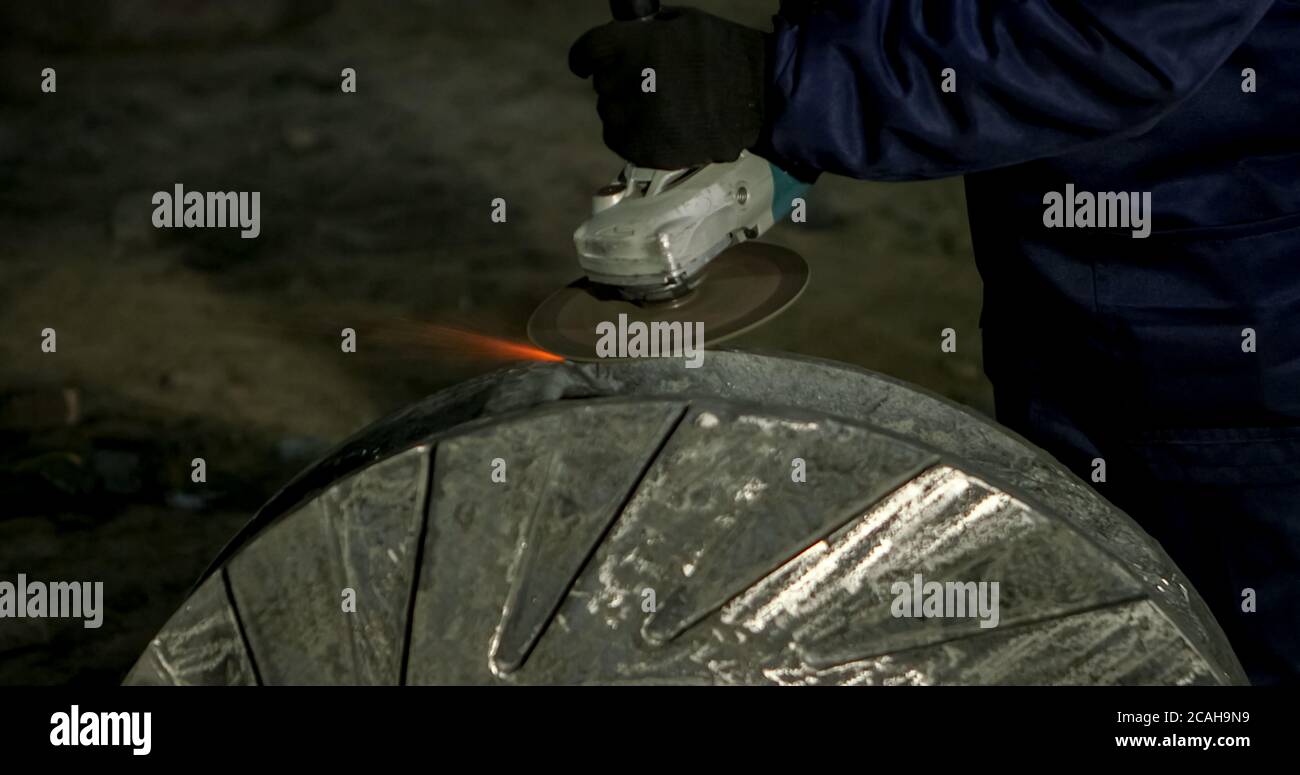 Angle milling hi-res stock photography and images - Alamy