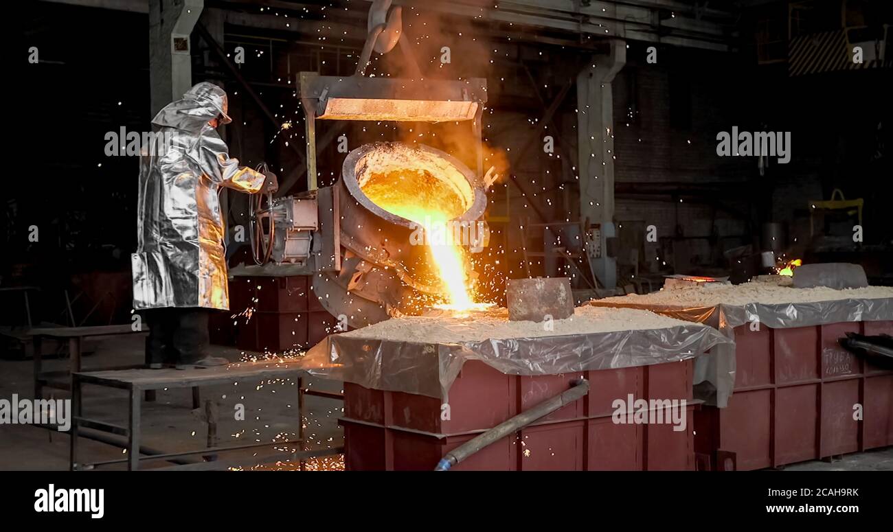 Smelting metal hi-res stock photography and images - Alamy