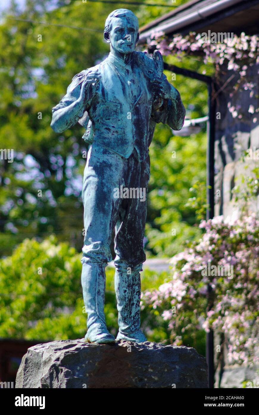 Bronze Statue of Welsh Romantic Poet Hedd Wyn Stock Photo - Alamy