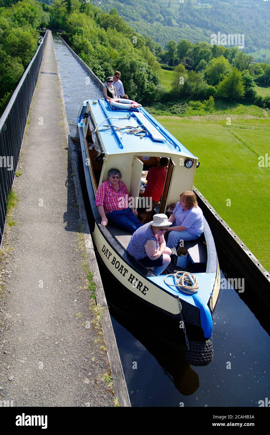 Pontcysyllte aqueduct north east wales hi-res stock photography and ...