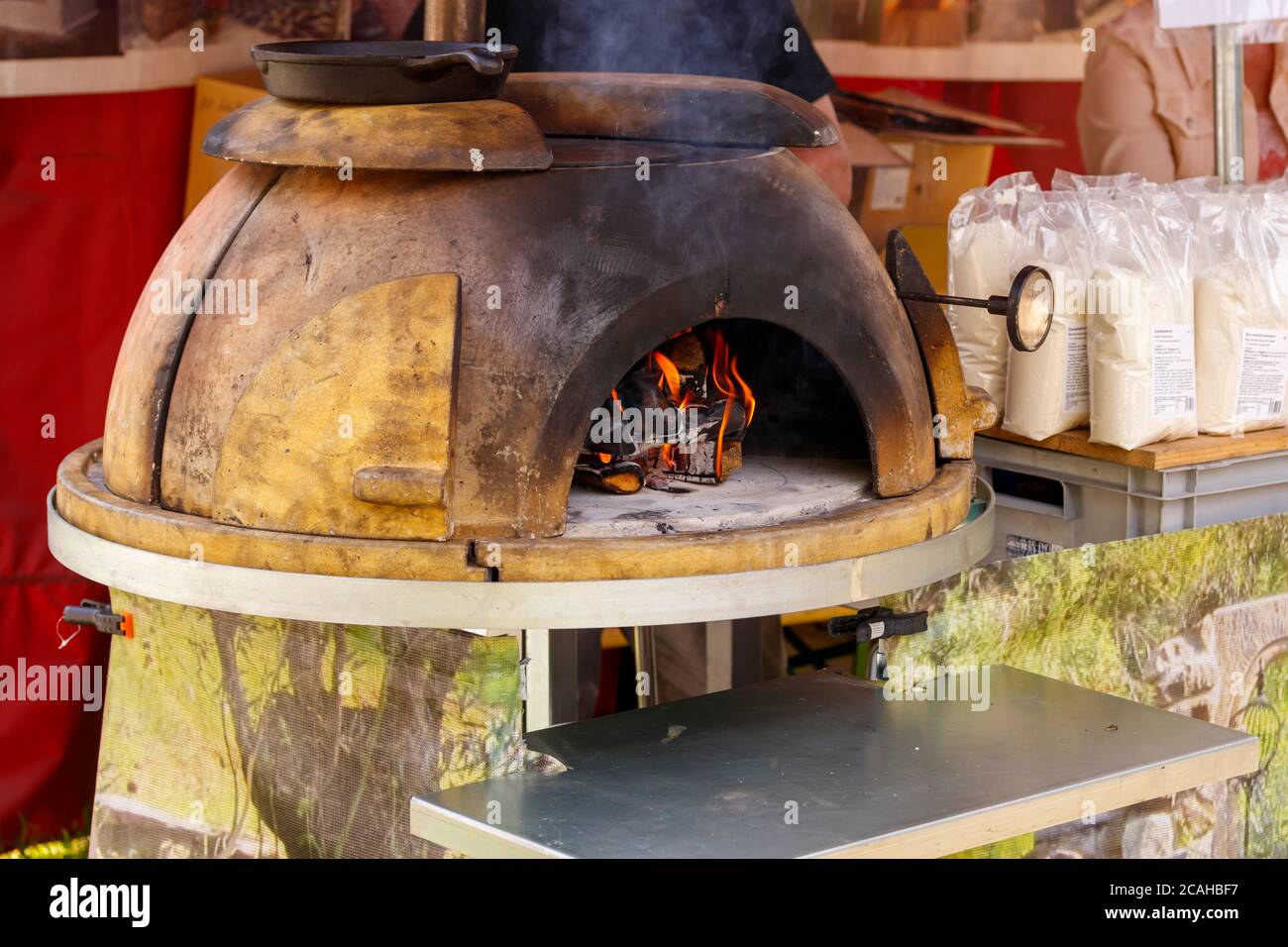 Wood oven baking hi-res stock photography and images - Alamy