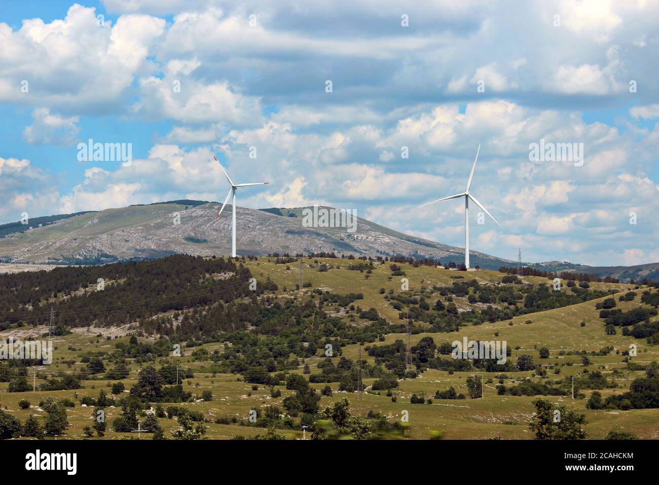 Hills in grass summer wind hi-res stock photography and images - Alamy
