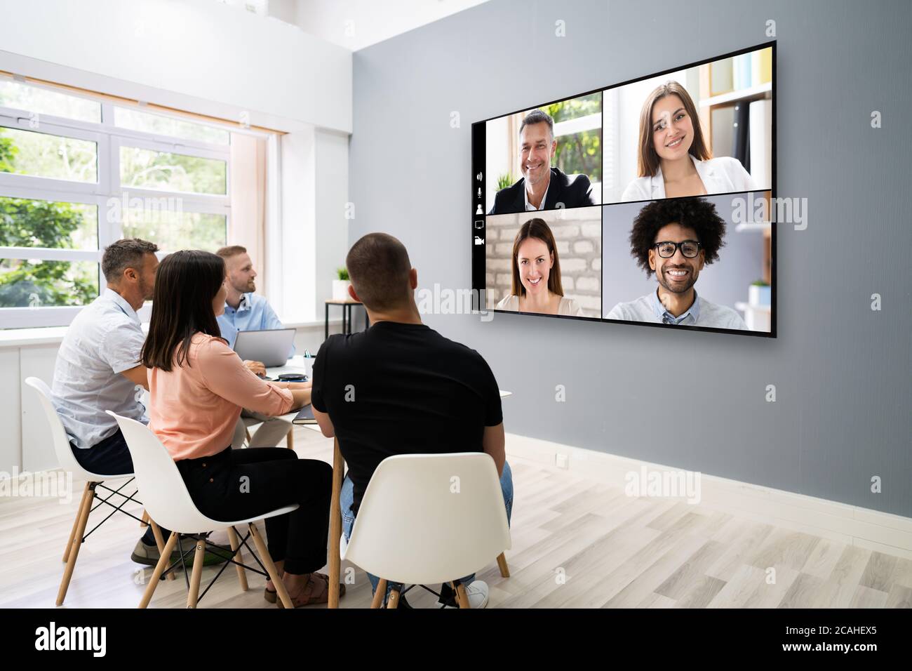 Video call screen hi-res stock photography and images - Alamy