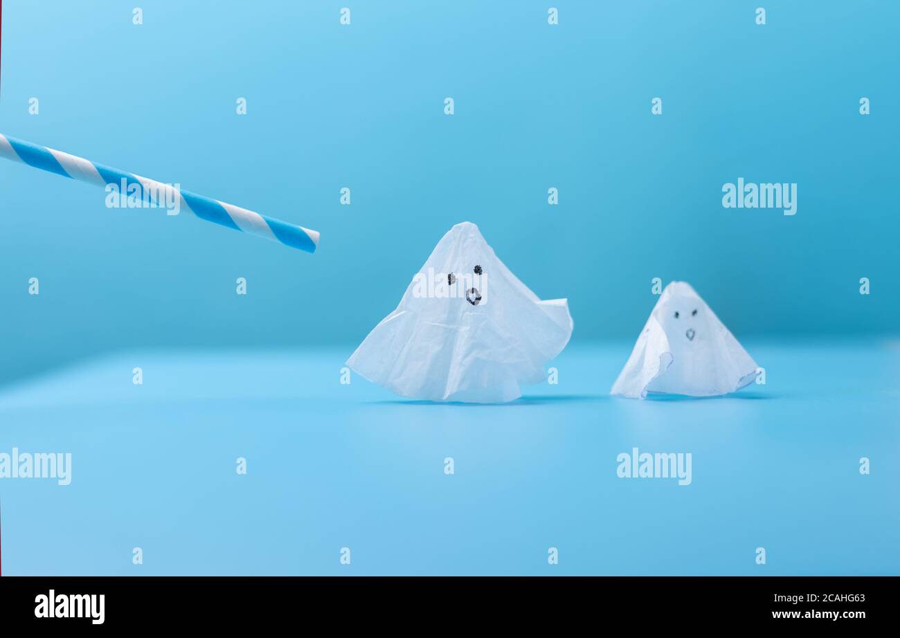 easy ghost craft for kids for haloween fun, DIY, step by step ...