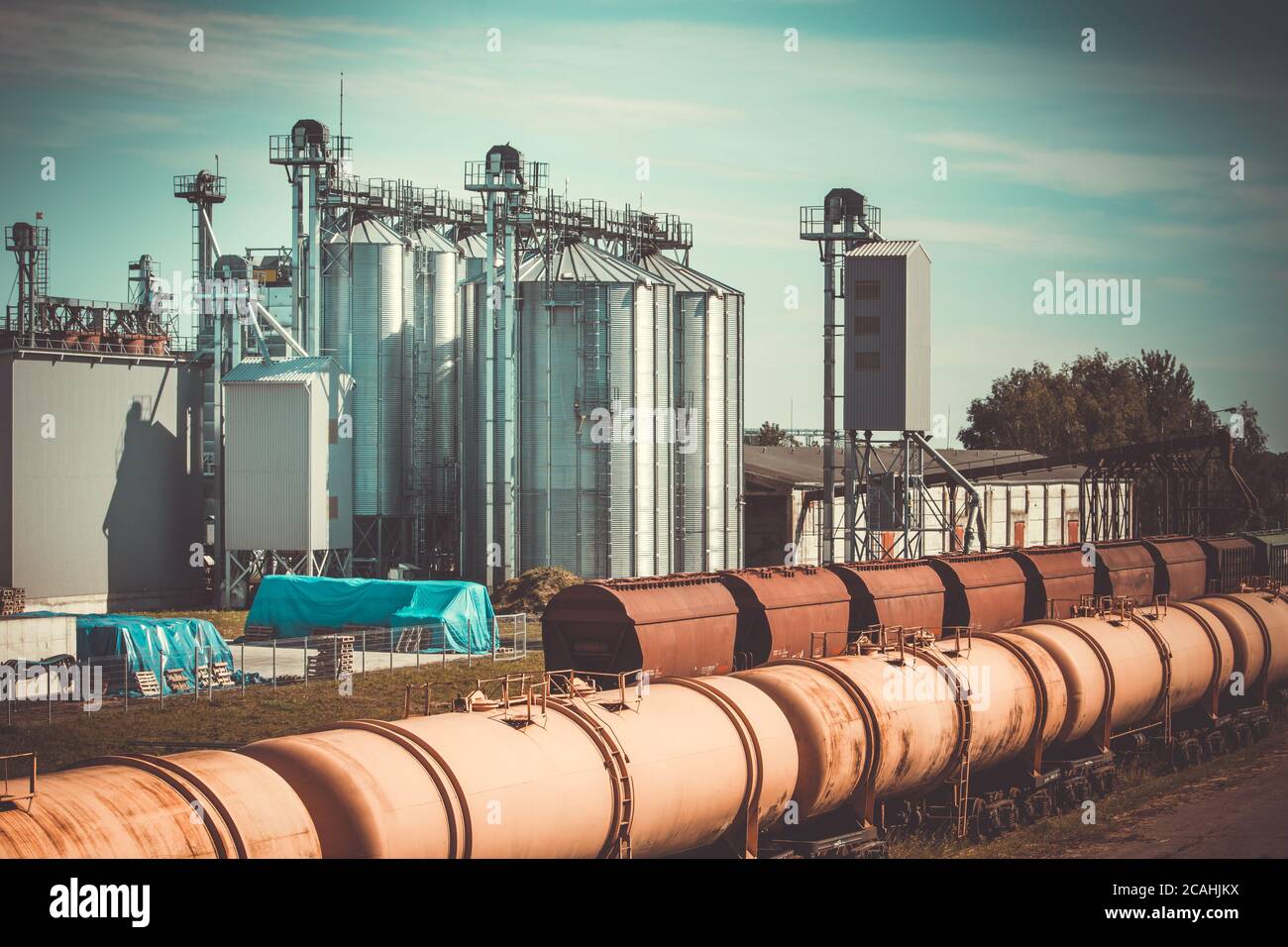 Loading railway carriages with grain at grain elevator Stock Photo - Alamy