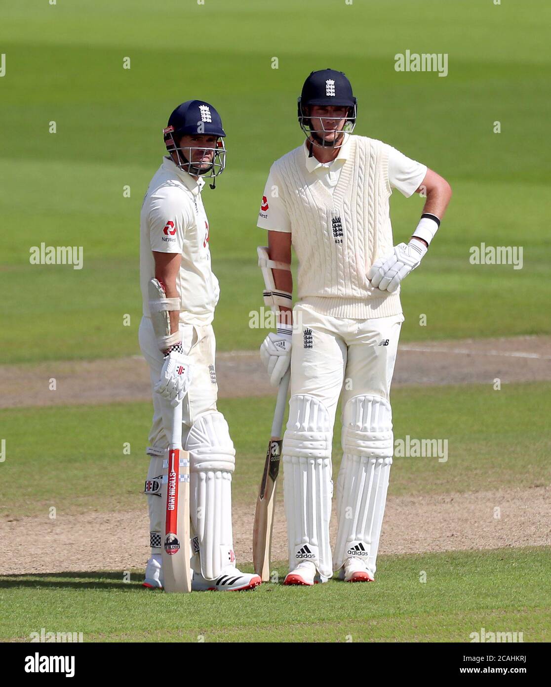 James anderson and stuart broad hi-res stock photography and images - Alamy