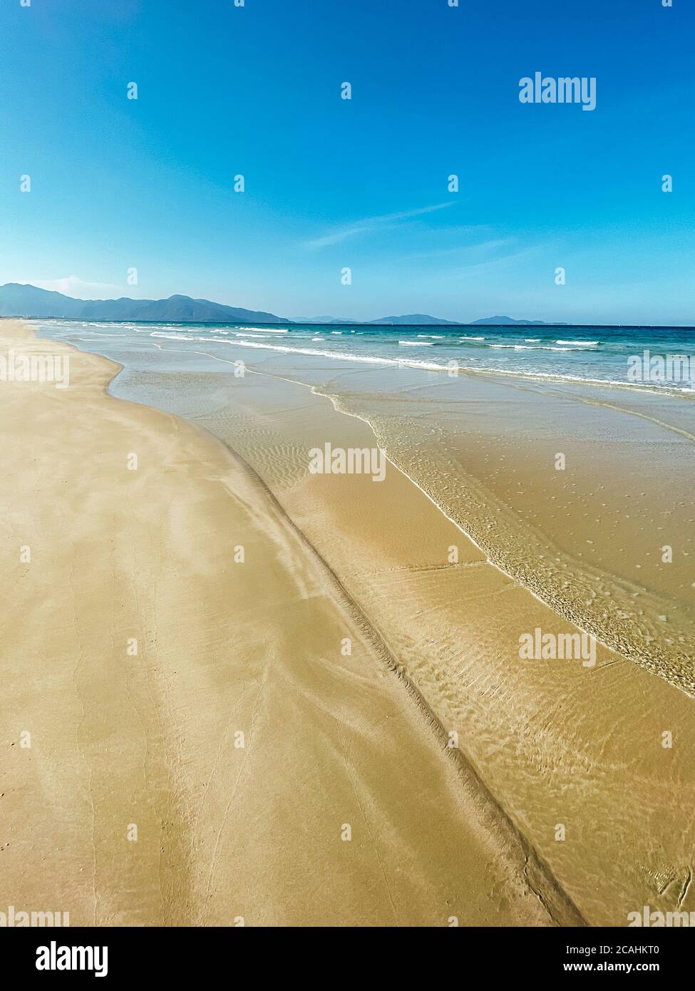 Empty sea beach hi-res stock photography and images - Alamy