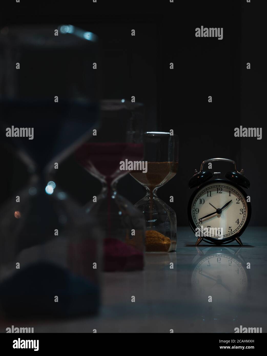 Hourglasses clocks hi-res stock photography and images - Alamy