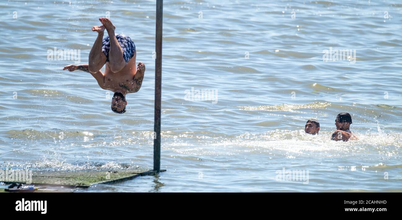 Somersaults hi-res stock photography and images - Alamy