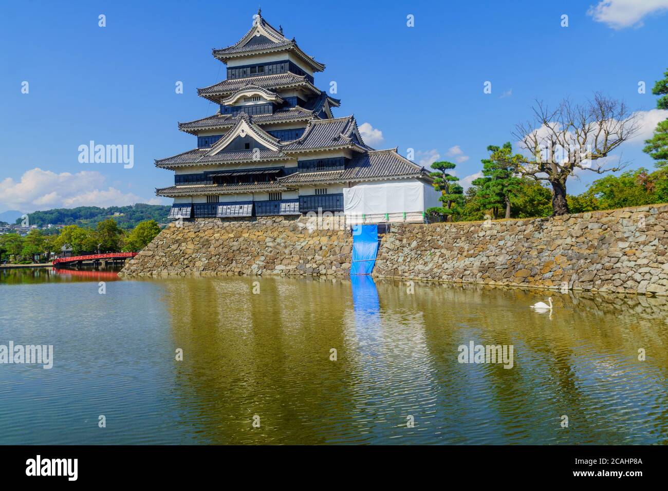 View of the Matsumoto Castle (or Crow Castle) and bridge, in Matsumoto ...