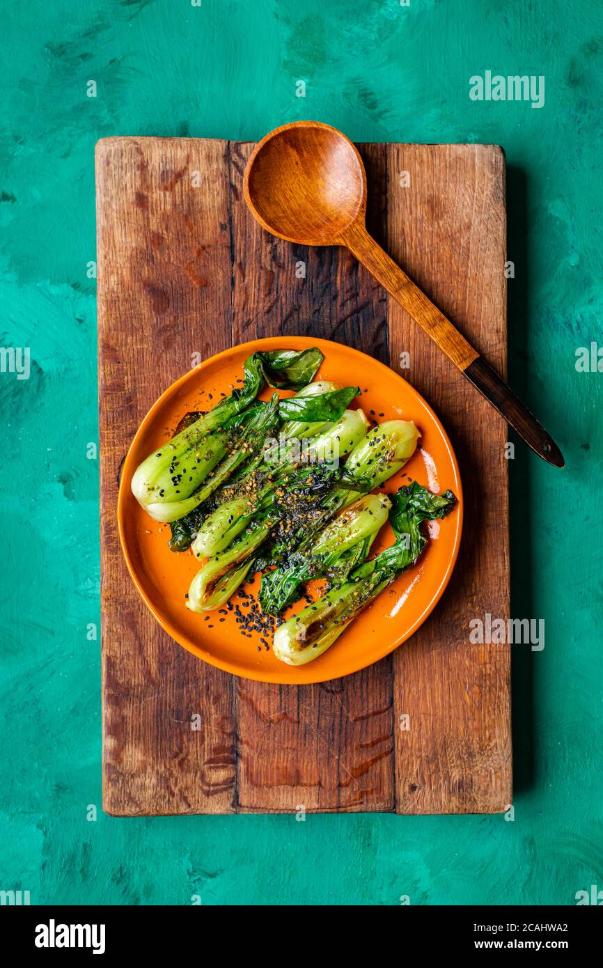 Grilled pak choi (Asian greens Stock Photo - Alamy