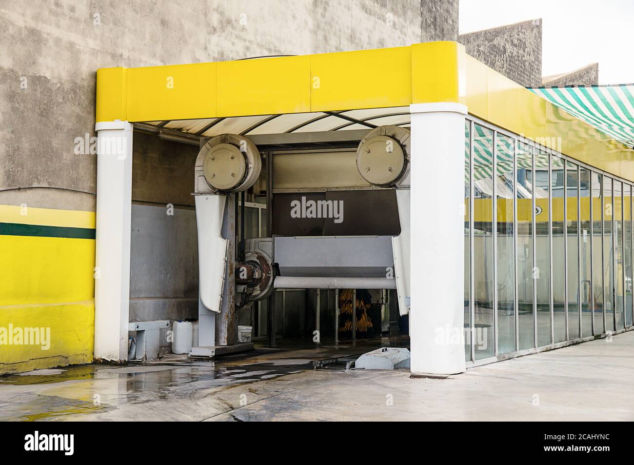 Modern automobile car wash hi-res stock photography and images - Alamy