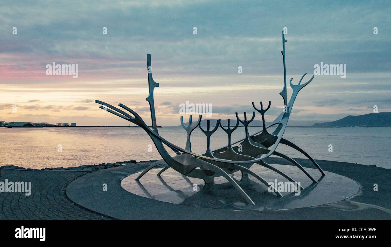 sun voyager sculpture of reykjavik Stock Photo - Alamy