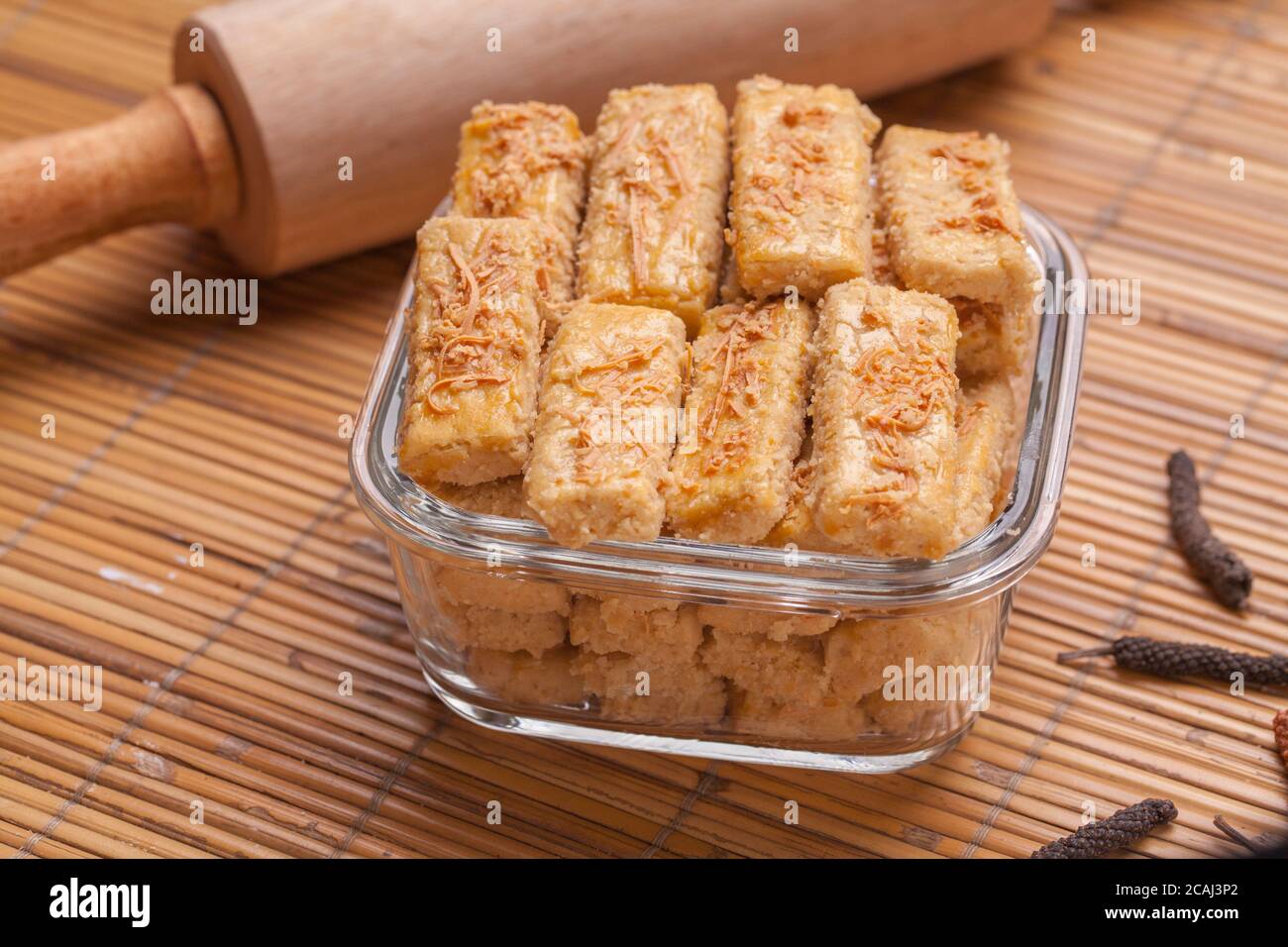 Kaasstengels or Kastengel Kue Keju or Dutch Indonesian cheese stick ...