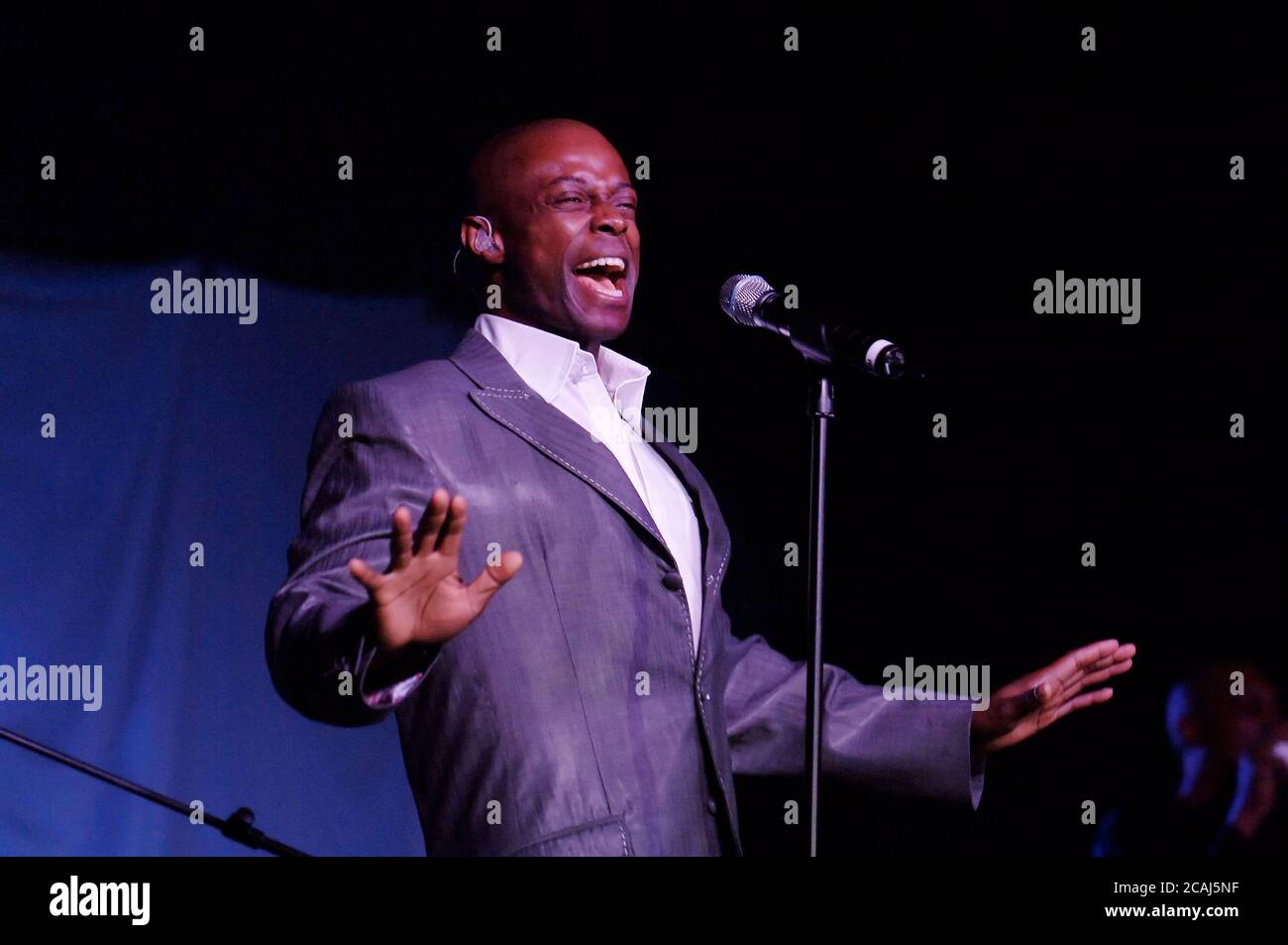 Austin, Texas USA, March 2006: R&B crooner KEM sings his latest hits ...