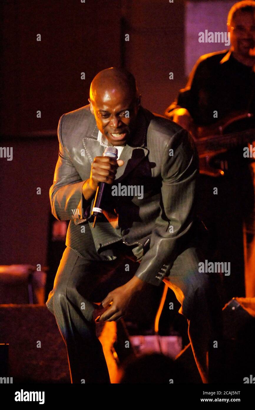 Austin, Texas USA, March 2006: R&B crooner KEM sings his latest hits ...
