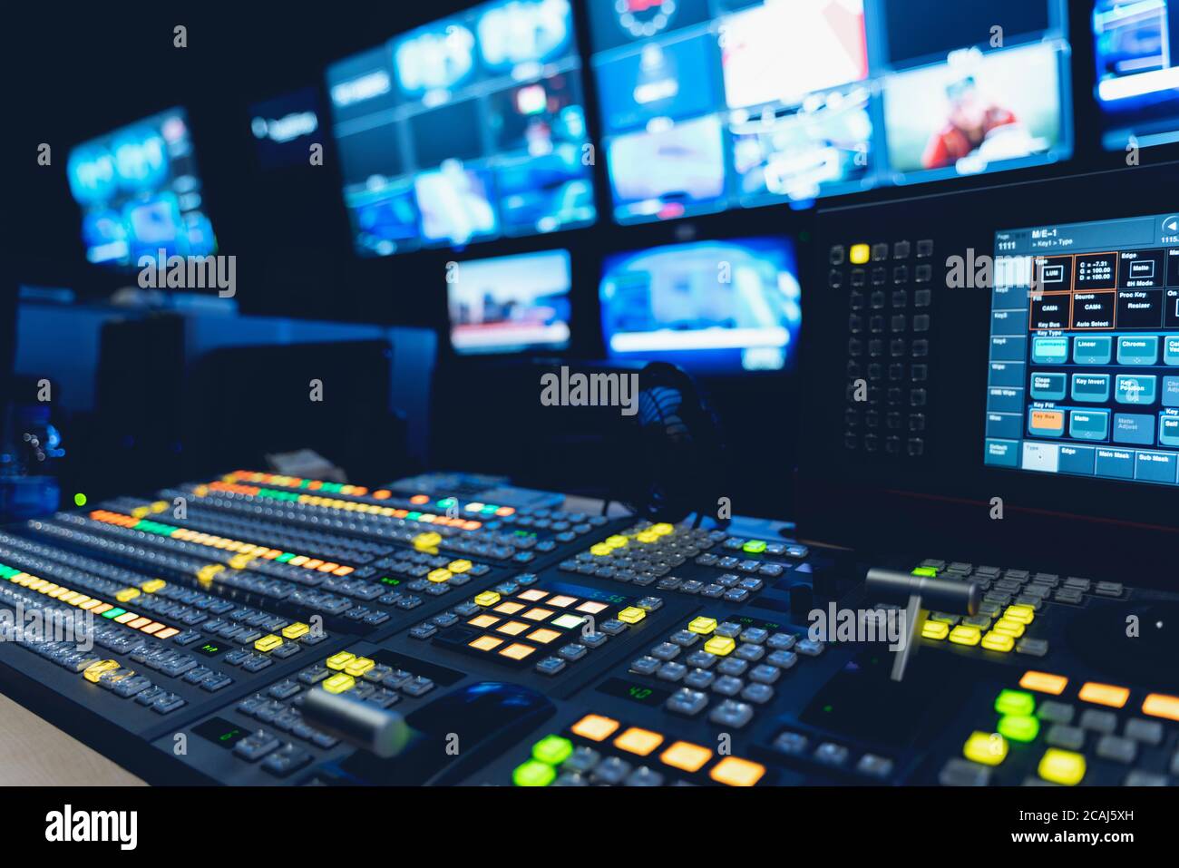 Broadcast audio hi-res stock photography and images - Alamy