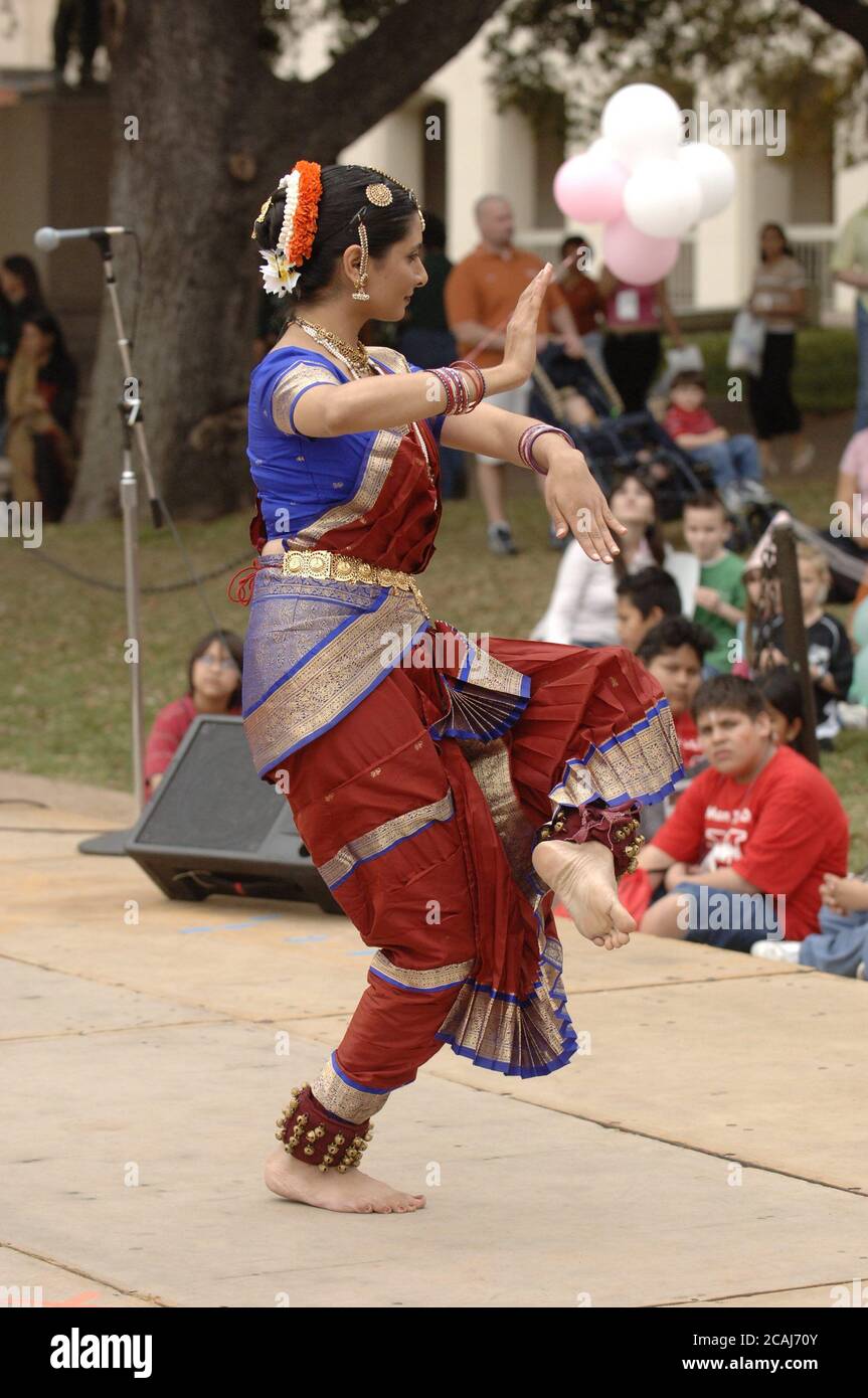 Indian folk dance hi-res stock photography and images - Alamy