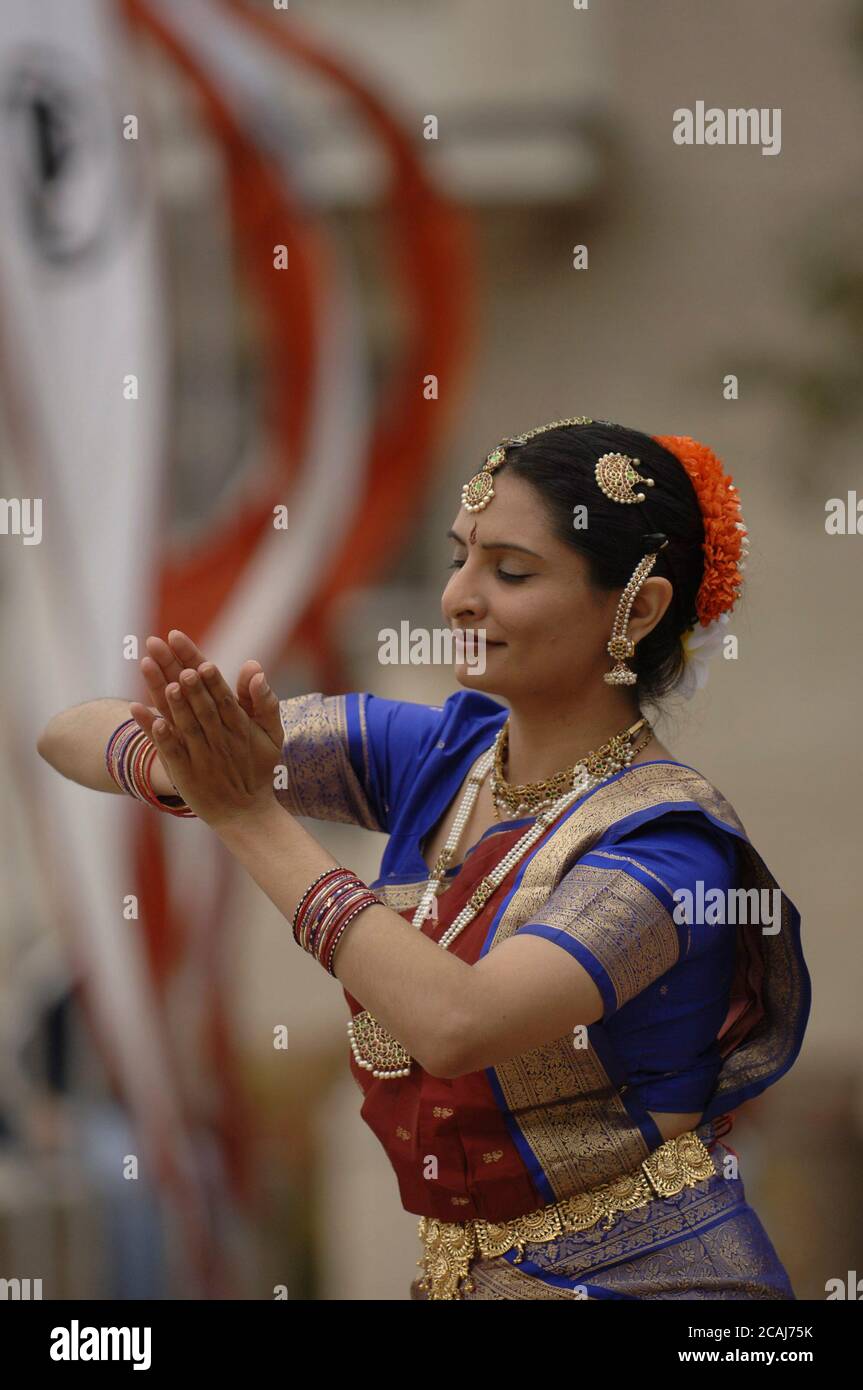 Austin, Texas USA, March 4, 2006: Indian dancer Keerti Kirpalani ...