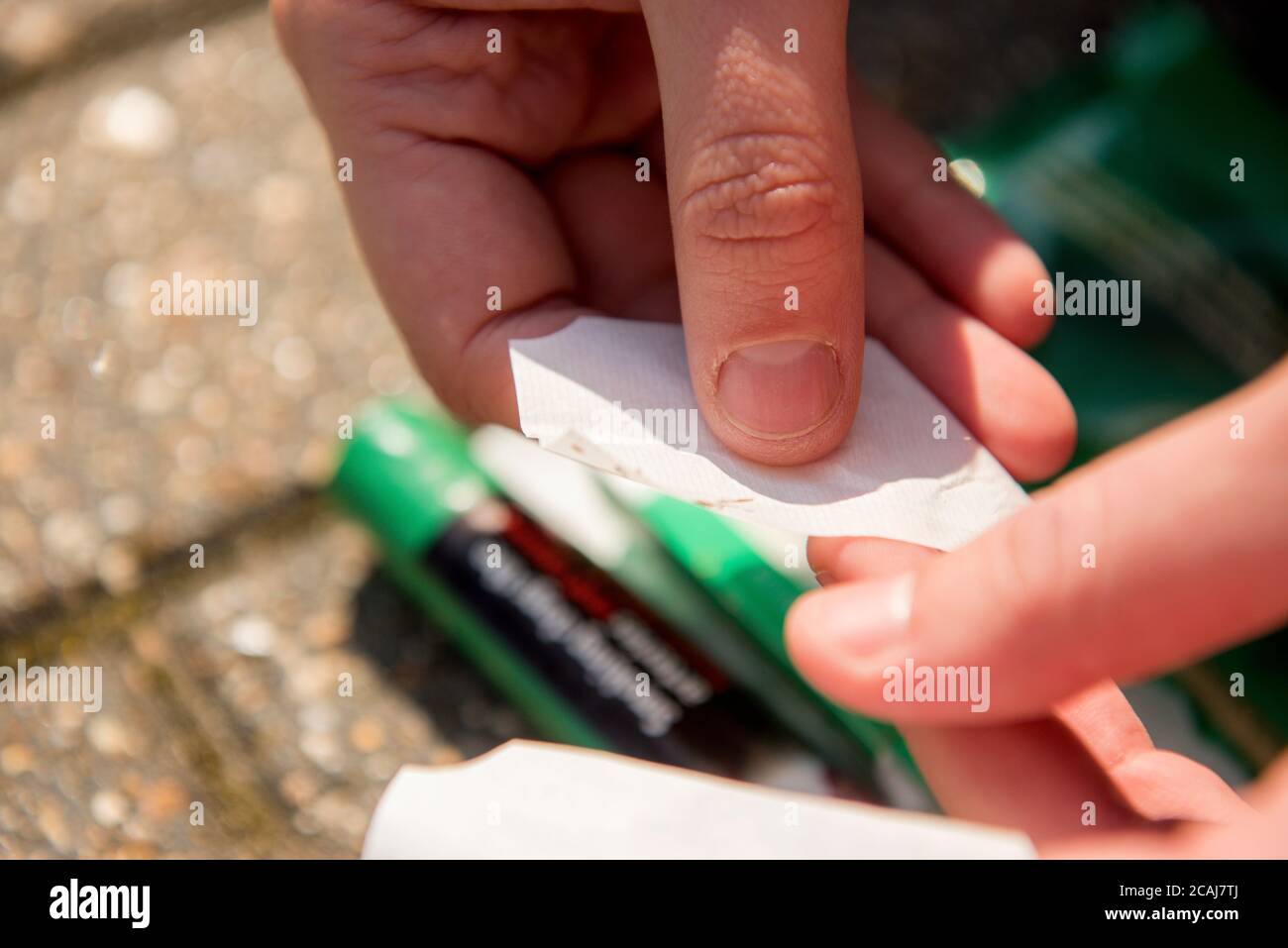 A smoker making a hand rolled cigarette Stock Photo - Alamy