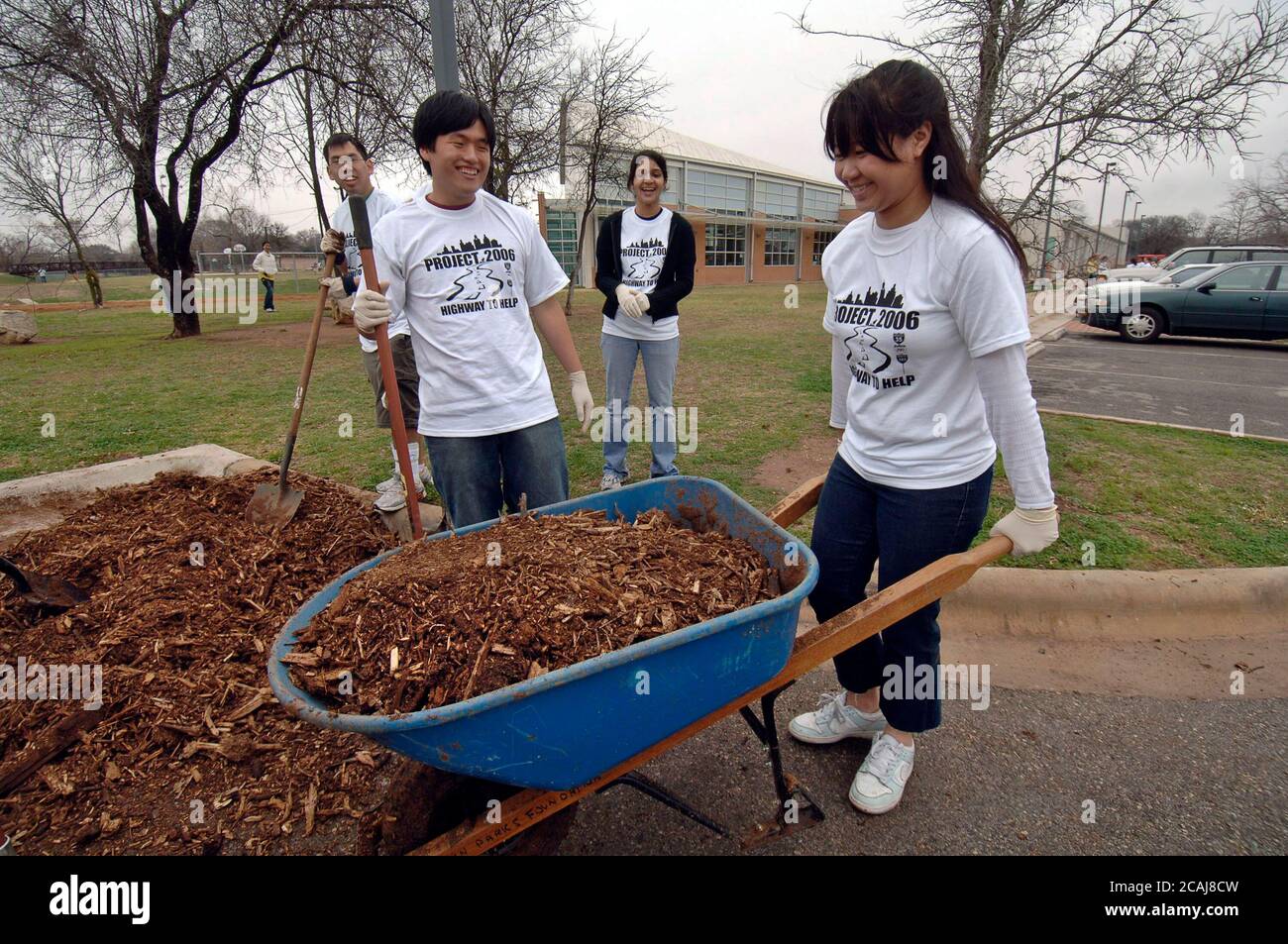 Creating mulch hi-res stock photography and images - Alamy
