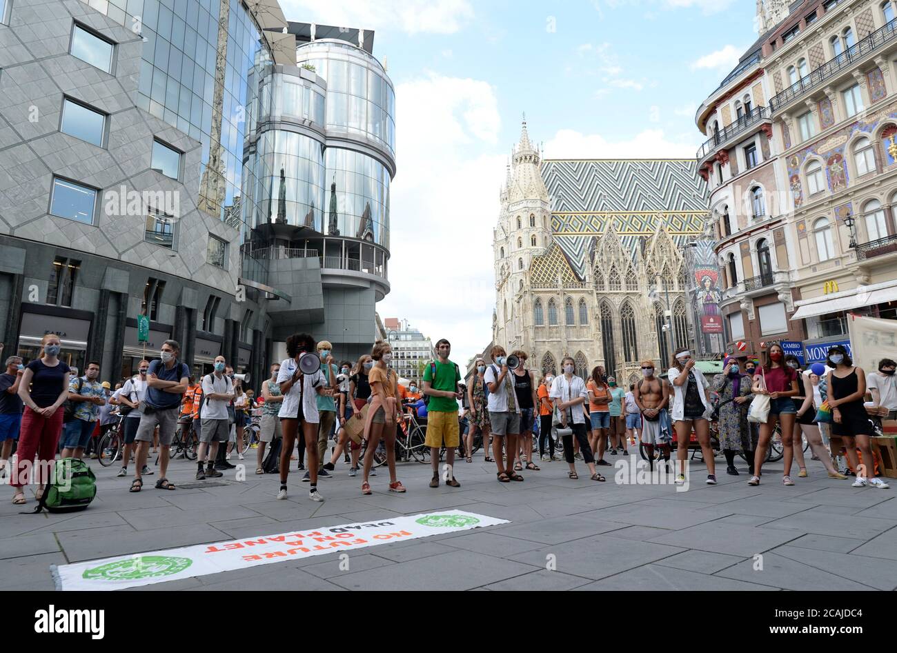 Motto vienna hi-res stock photography and images - Alamy