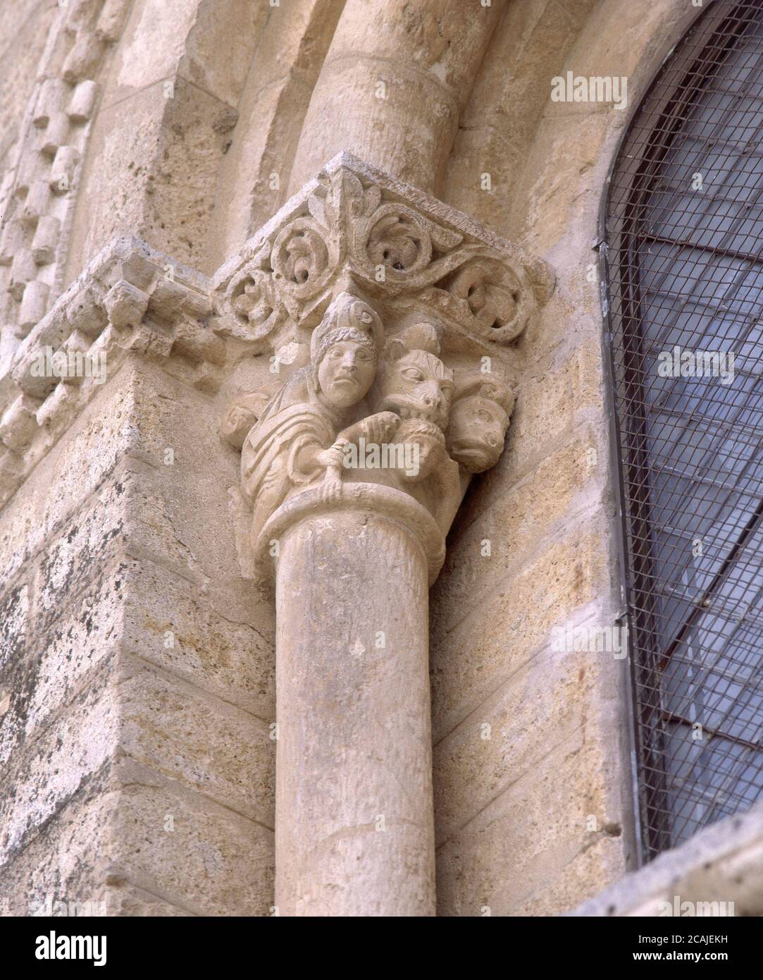 EXTERIOR - CAPITEL DECORADO - SIGLO XI - ROMANICO ESPAÑOL. Location ...