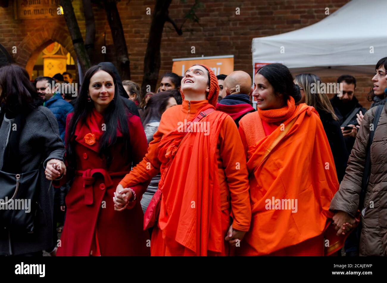 Women with traditional dresses hi-res stock photography and images - Alamy