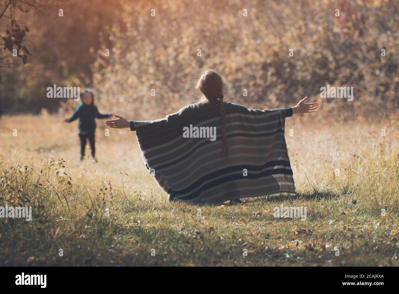 Woman young with open arms running hi-res stock photography and images ...