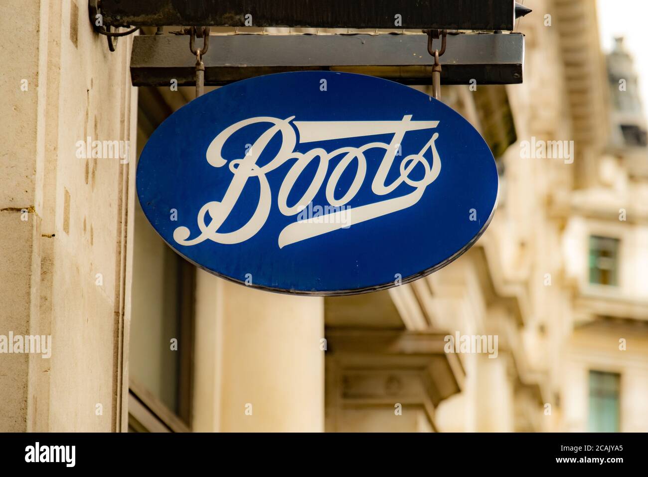 Beauty retailer hi-res stock photography and images - Alamy