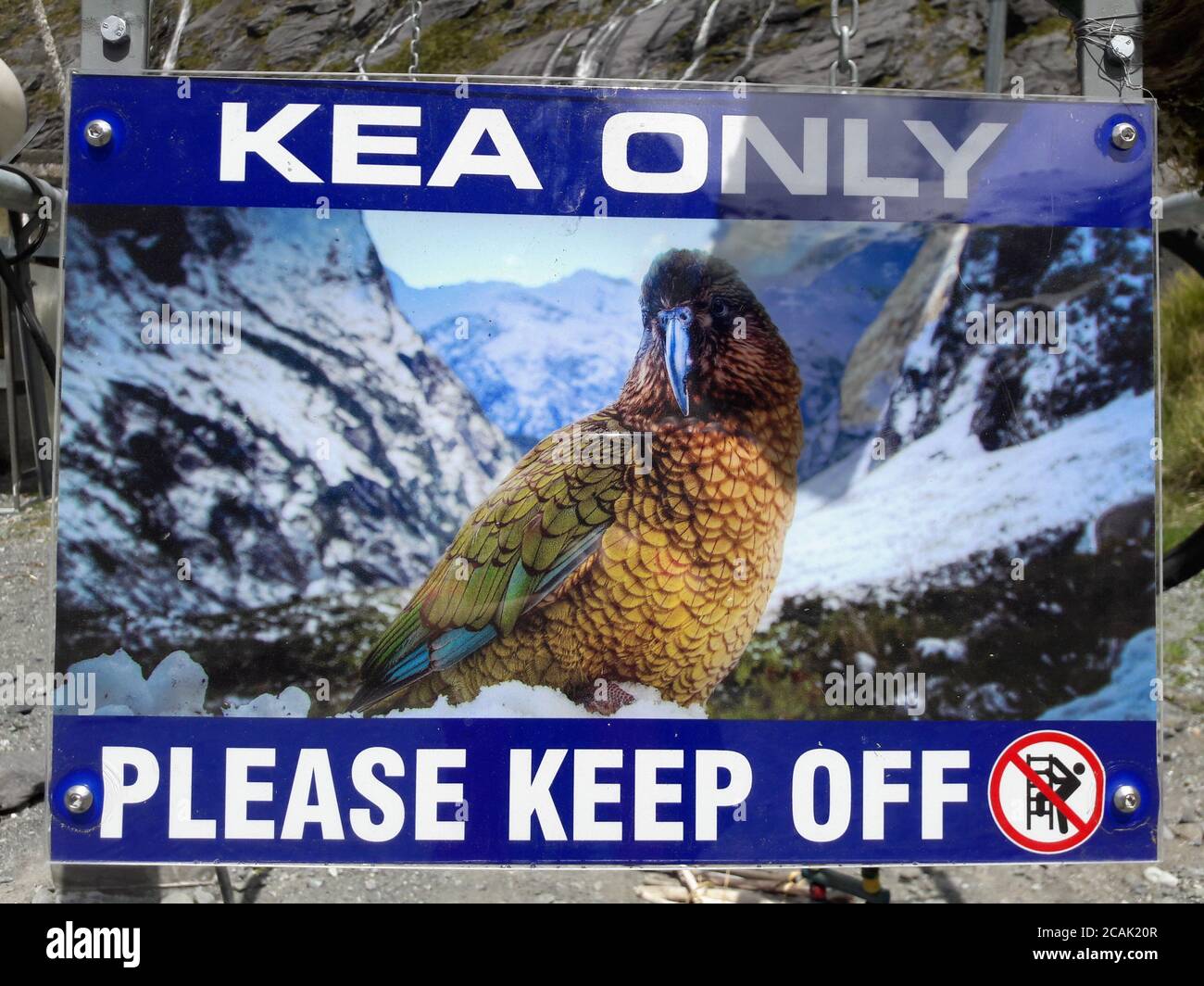 Danger please keep off sign hi-res stock photography and images - Alamy
